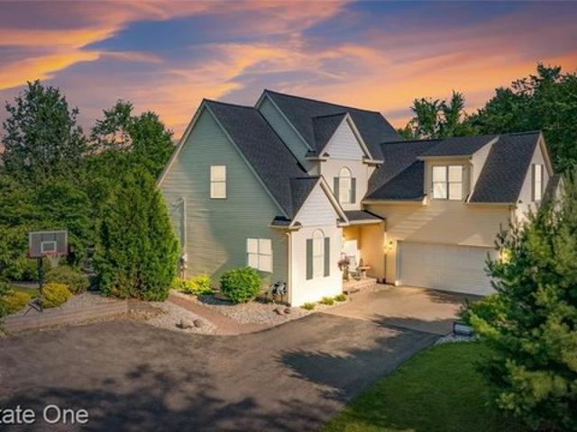 9210 Hickory Ridge Rd, Holly, MI 48442