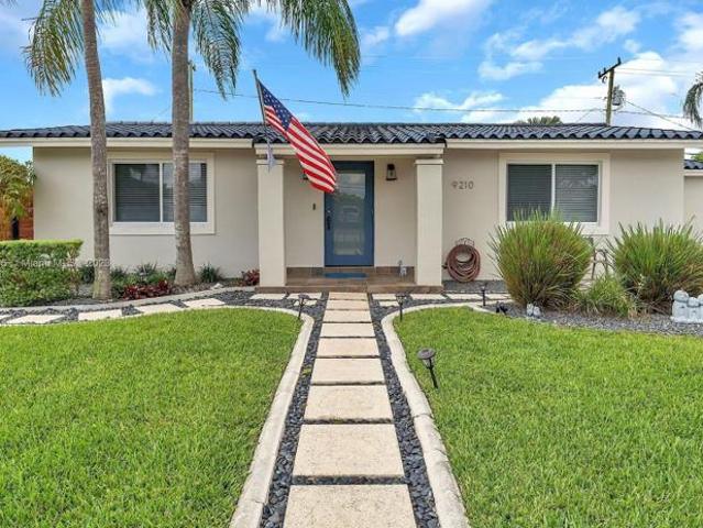 9210 44th St SW, Miami, FL 33165