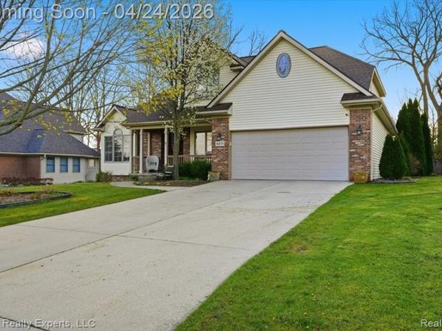 9211 Meadow Ridge Ln, Grand Blanc, MI 48439