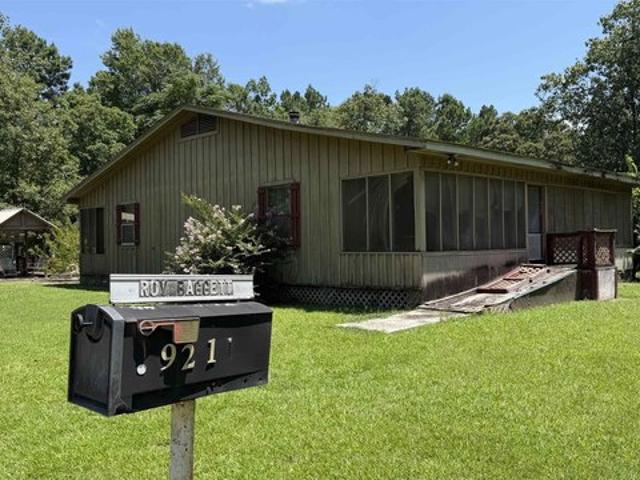 9211 Casey Ln, Pine Bluff, AR 71603