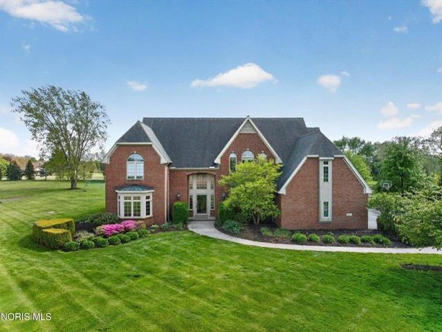 9211 Shadow Brook Dr, Sylvania, OH 43560