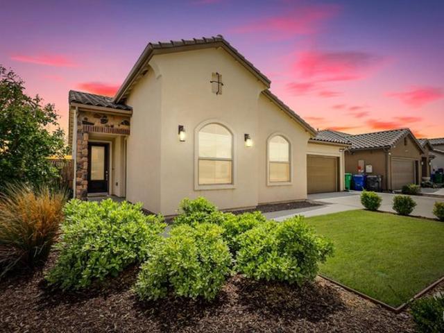 9211 Willow Terrace Dr, Shafter, CA 93263