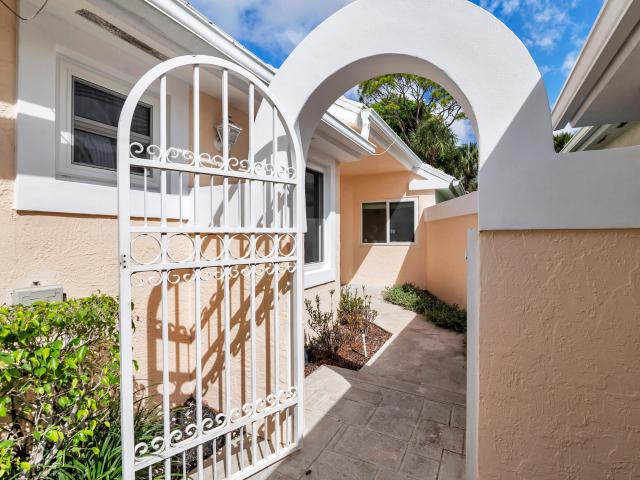 9213 Heathridge Dr, West Palm Beach, FL 33411 | MLS #R11165