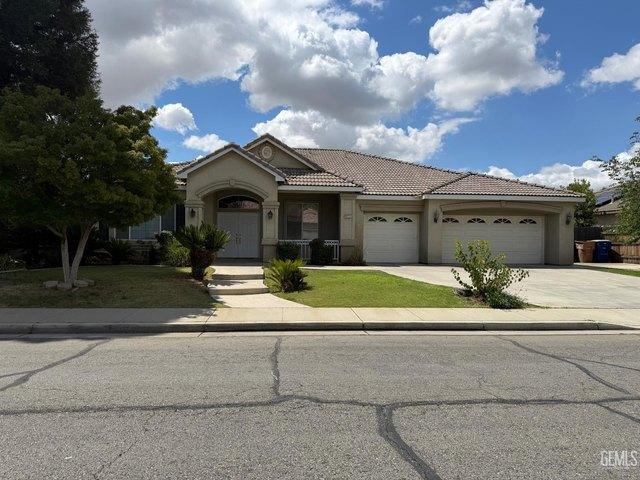 9213 Lake Victoria Dr, Bakersfield, CA 93312