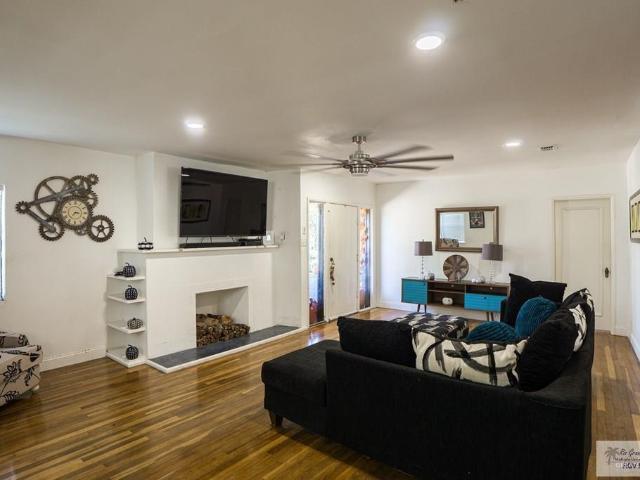 9213 W Business 83