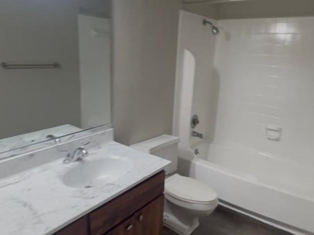 921$ 1050 sq foot TAKE MY RENTAL!