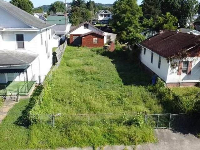 921 11th St W, Huntington, WV 25701