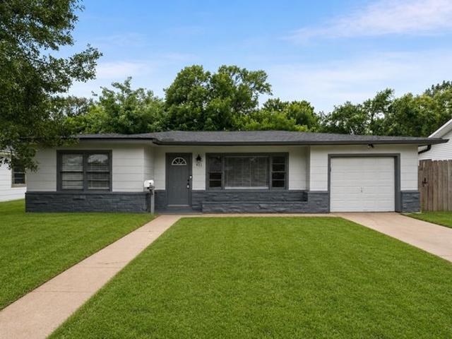 921 22nd Ave N, Texas City, TX 77590