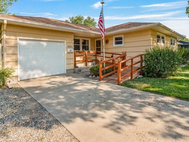 921 25th St W, Billings, MT 59102