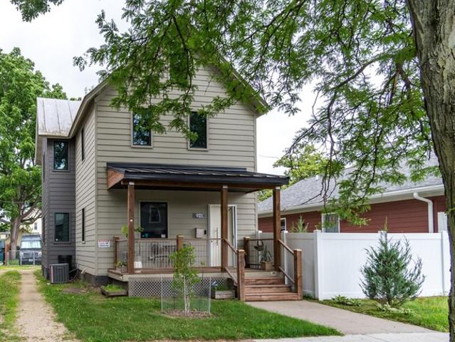 921 5th Ave S, La Crosse, WI 54601