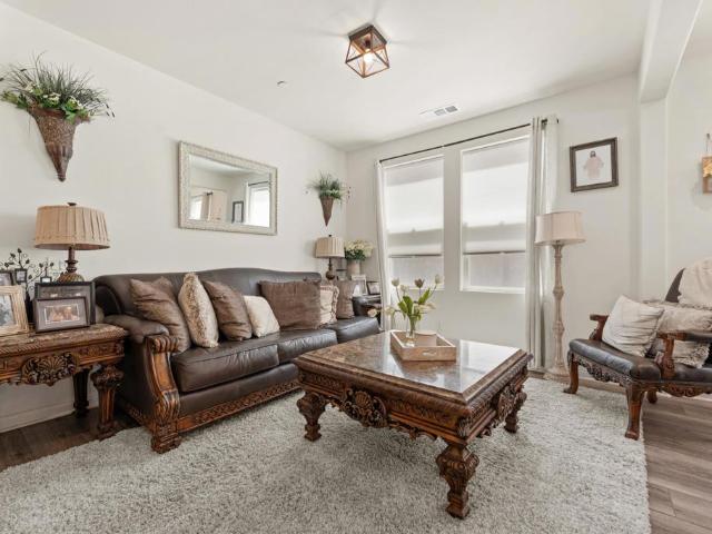 921 Camino Aldea