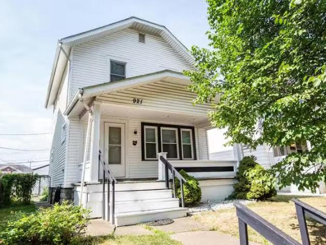 921 CHITTENDEN AVE, COLUMBUS, OH 43211 Single Family Residence.