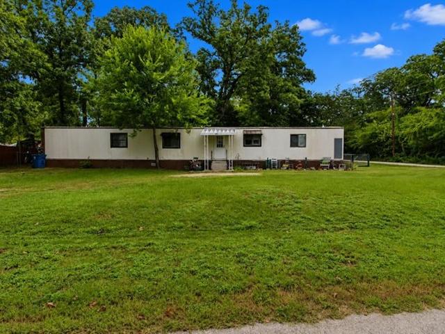 921 Crown Dr, Tool, TX 75143