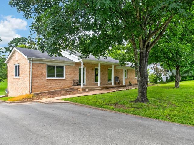 921 Azalea Dr