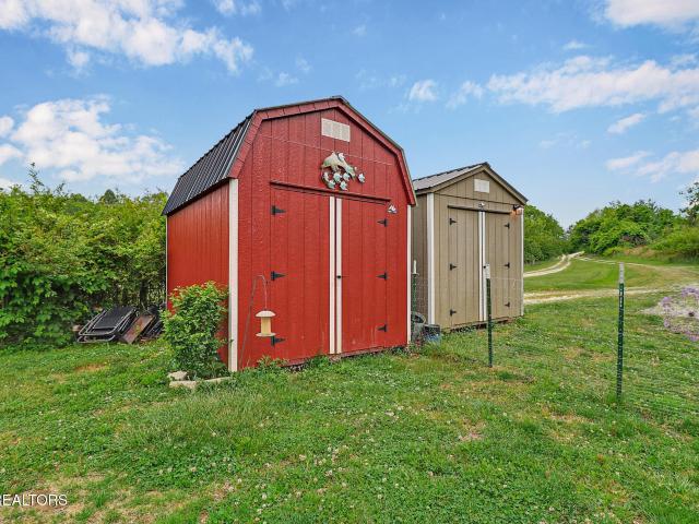 921 Barney Holt Rd