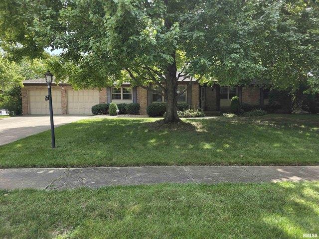 921 Birchwood Dr, Washington, IL 61571