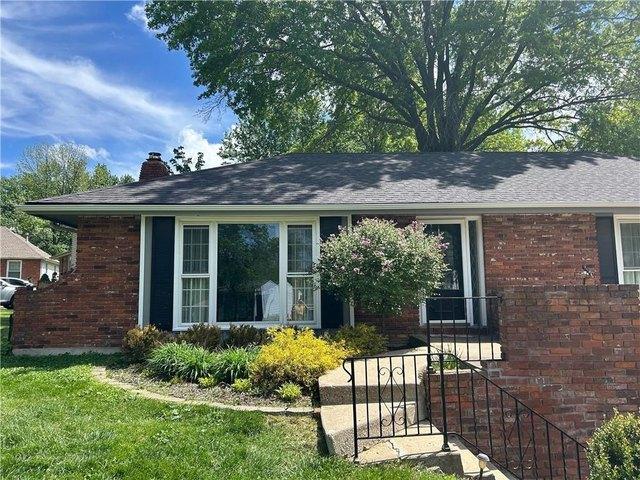 921 Glen Haven Cir, Liberty, MO 64068
