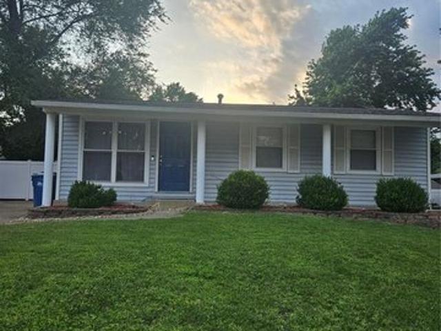 921 Gustane Dr, Saint Charles, MO 63301