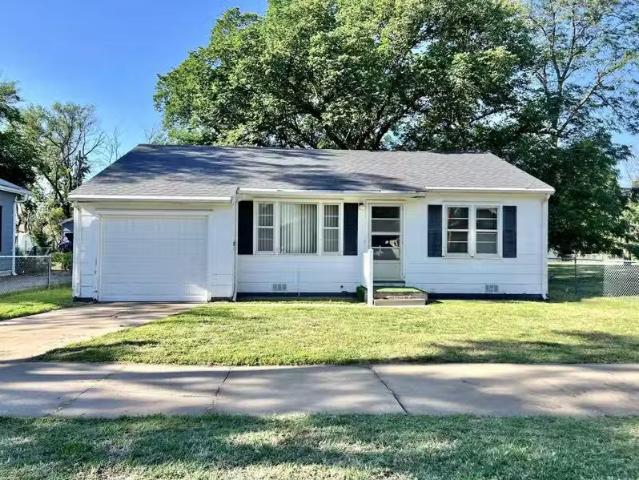 921 E 9th Ave, Hutchinson, KS 67501 649476386