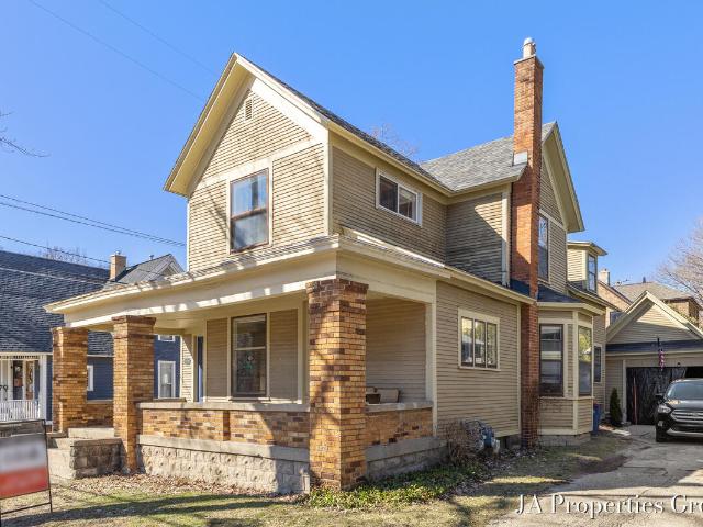 921 Fairmount Street