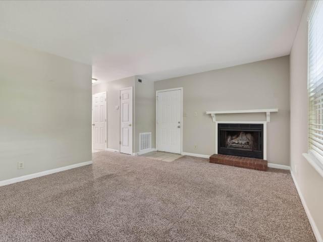 921 Kingsbury Dr # C