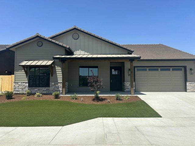 921 Hidden Ridge St, Tulare, CA 93274