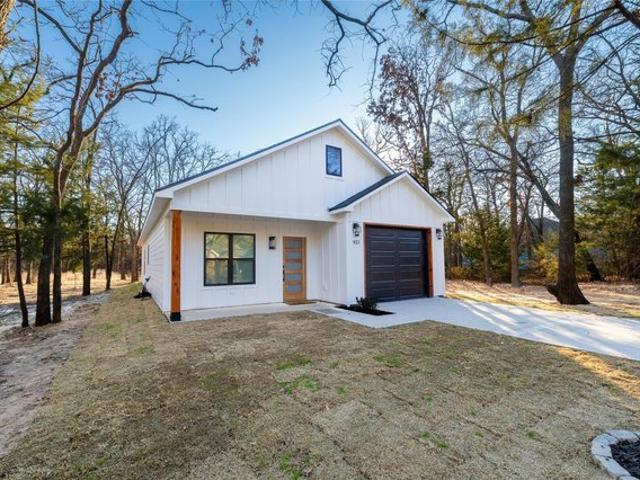 921 Hillburn Dr, West Tawakoni, TX 75474