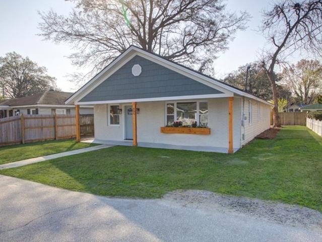 921 Hillsboro Dr, Charleston, SC 29407