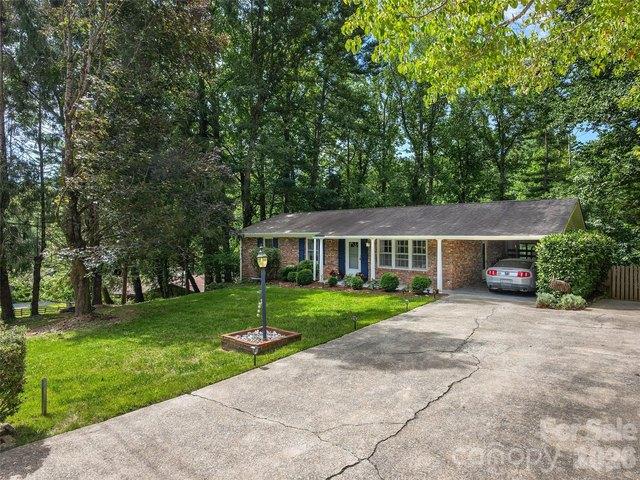 921 Indian Hill Rd, Hendersonville, NC 28791