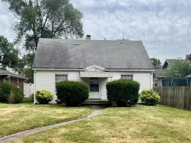 921 JEFFERSON ST, ROCHESTER, IN 46975 Single Family Residence.