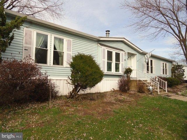 921 Lakeview Dr, Green Lane, PA 18054