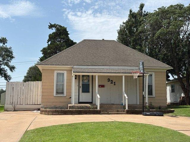 921 Maple St, Alva, OK 73717
