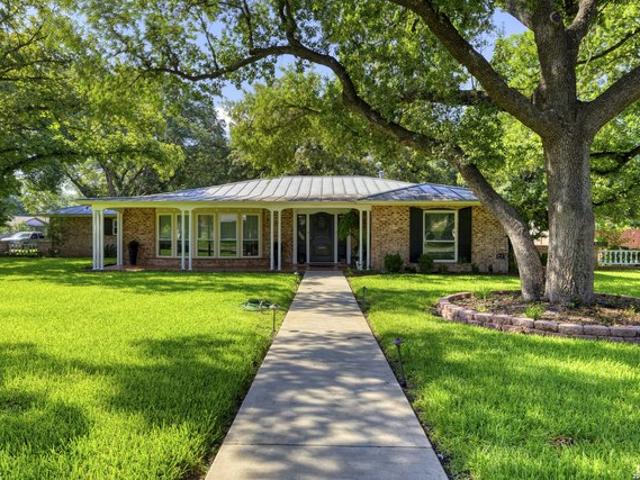 921 Maple St, Uvalde, TX 78801