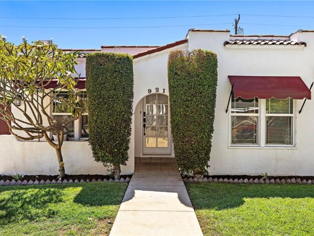 921 N Clementine