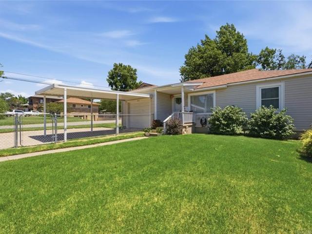921 N Main St, Sand Springs, OK 74063