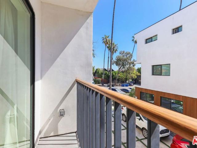 921 N Mariposa Avenue