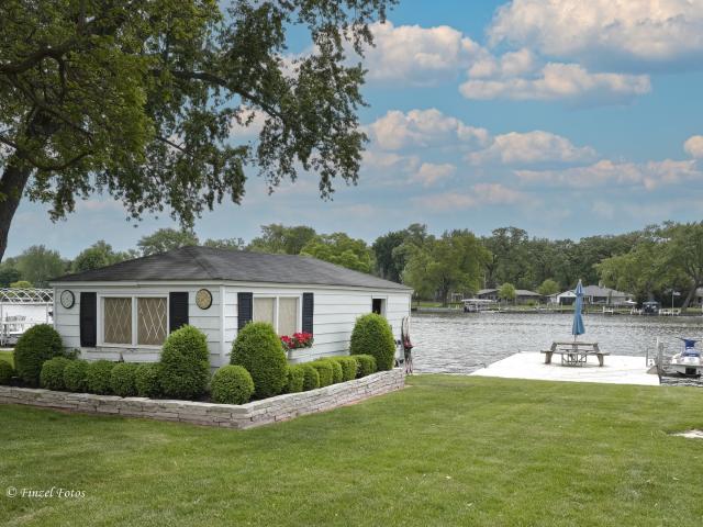 921 N River Road