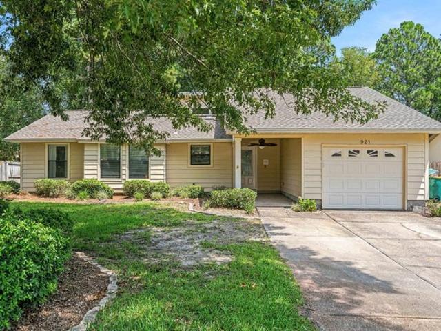 921 Nutmeg Ave, Niceville, FL 32578