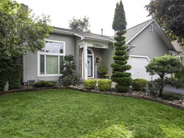 921 S 4th St, Salem Lakes, WI 53170