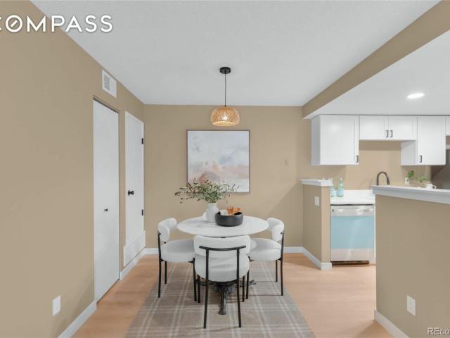 921 S Walden St 205, Aurora, CO