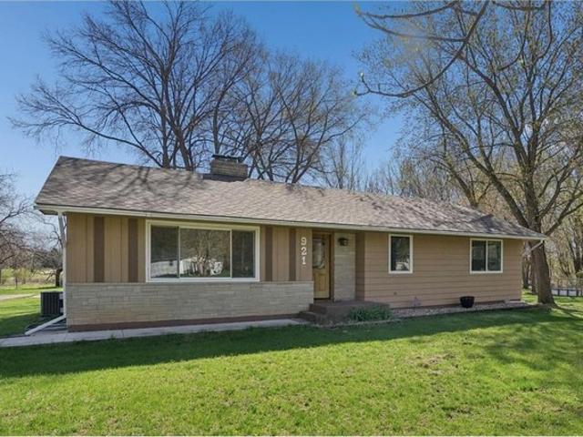 921 S Meadow Rd, Litchfield, MN 55355