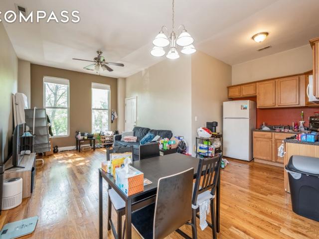 921 S Oakley Blvd 2, Chicago, IL