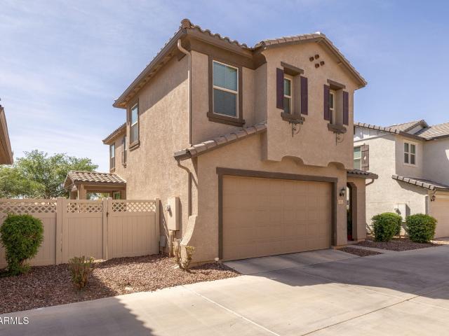 921 S Swallow Ln, Gilbert, AZ 85296 | MLS #6999 | Compass