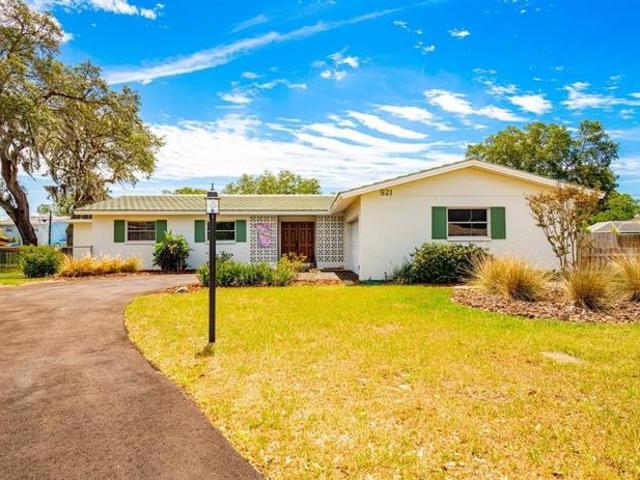 921 Stephen Foster Dr, Largo, FL 33771