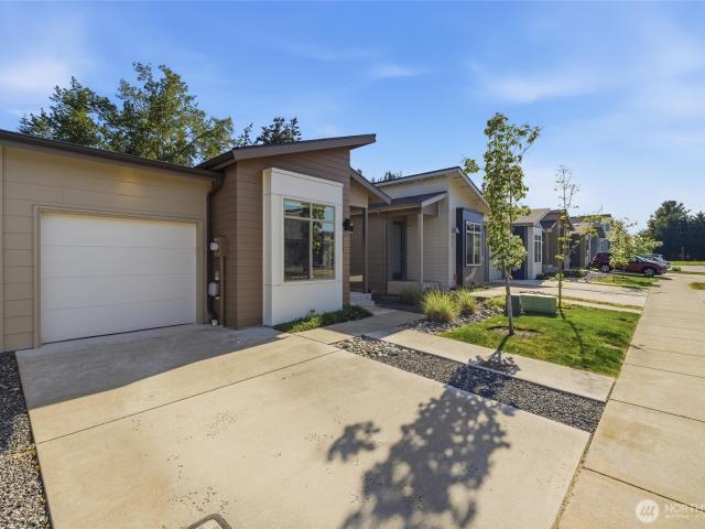 921 Sunseeker Lane