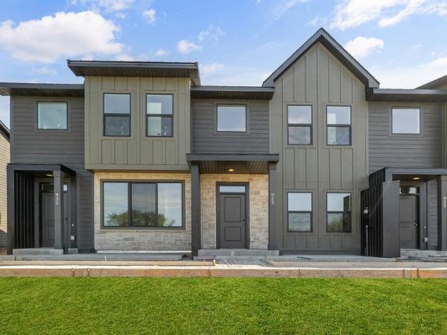 921 Percheron Ln, Norwalk, IA