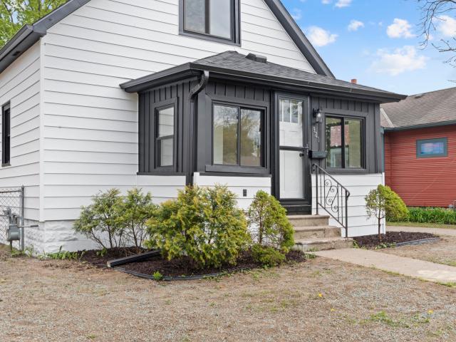 921 Perkins Ave