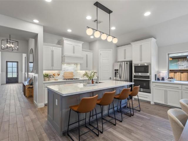 921 Queens Lake Trail