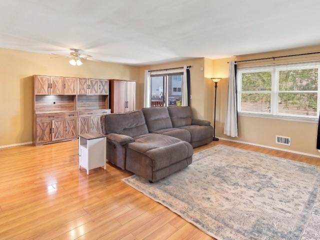 921 Robin Rd