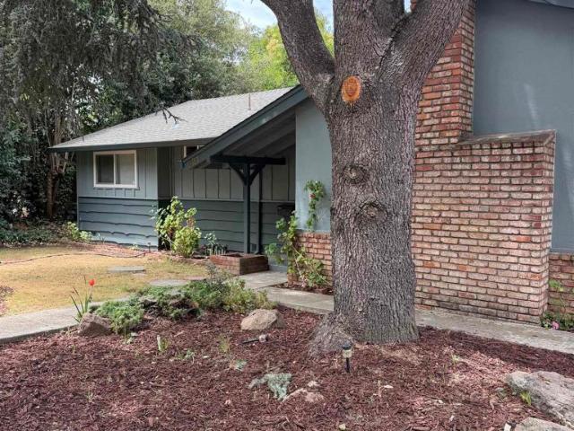 921 Rock Ave